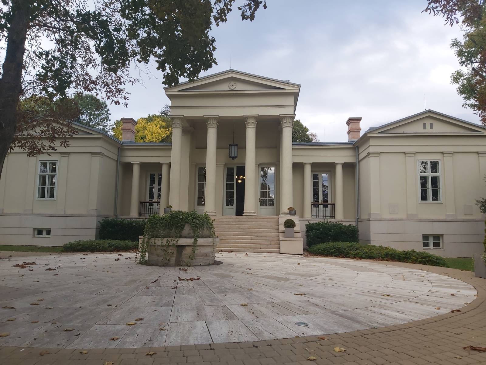 Lucy Hulton and Szilvi Naray at international conference: Interweaving ...